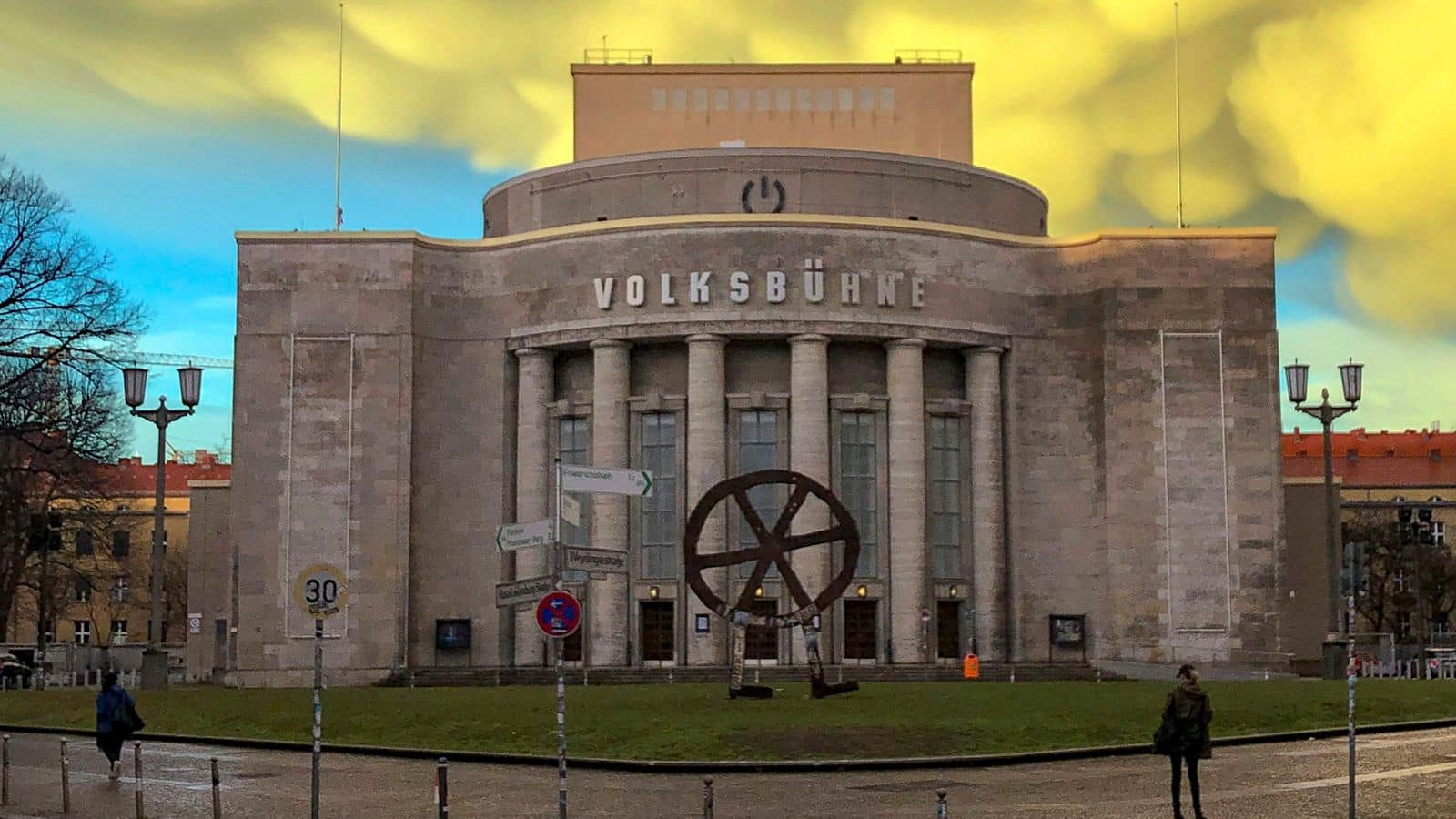 Volksbühne Theater on Rosa-Luxemburg-Platz: ALASKA KID | MEESE ...