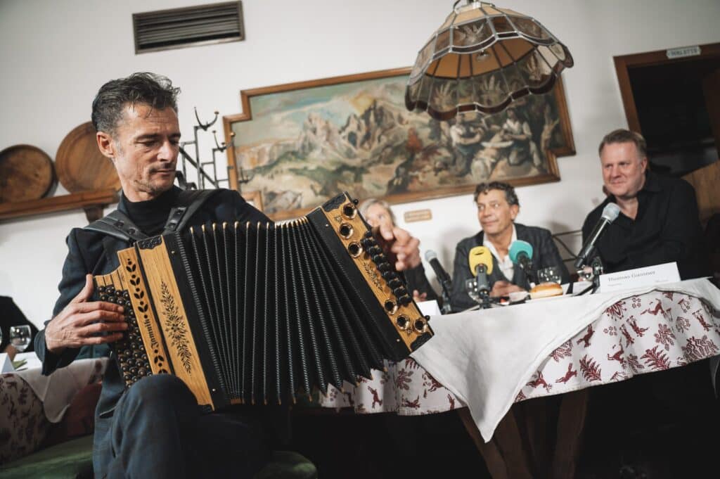 „Feuernacht“ – Die Tiroler Volksschauspiele 2026 öffnen ein neues ...